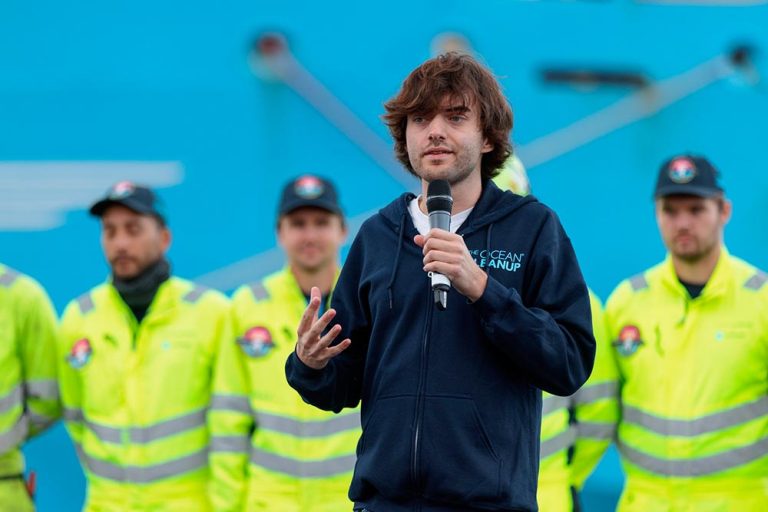 Boyan Slat de la Fundación The Ocean Cleanup y su proyecto para limpiar ...